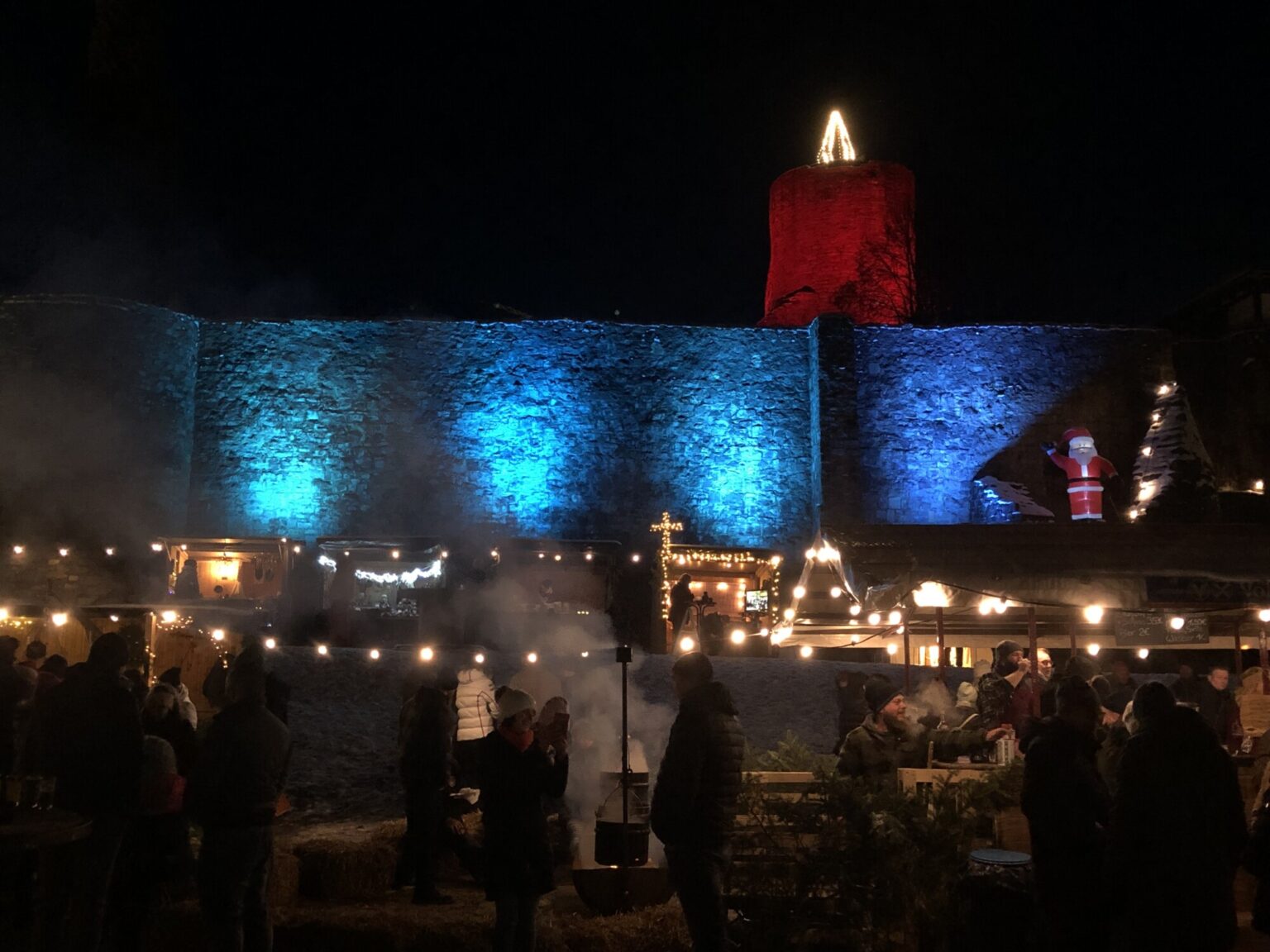 Gelungener Adventsmarkt in Polle in märchenhafter Kulisse – Polle