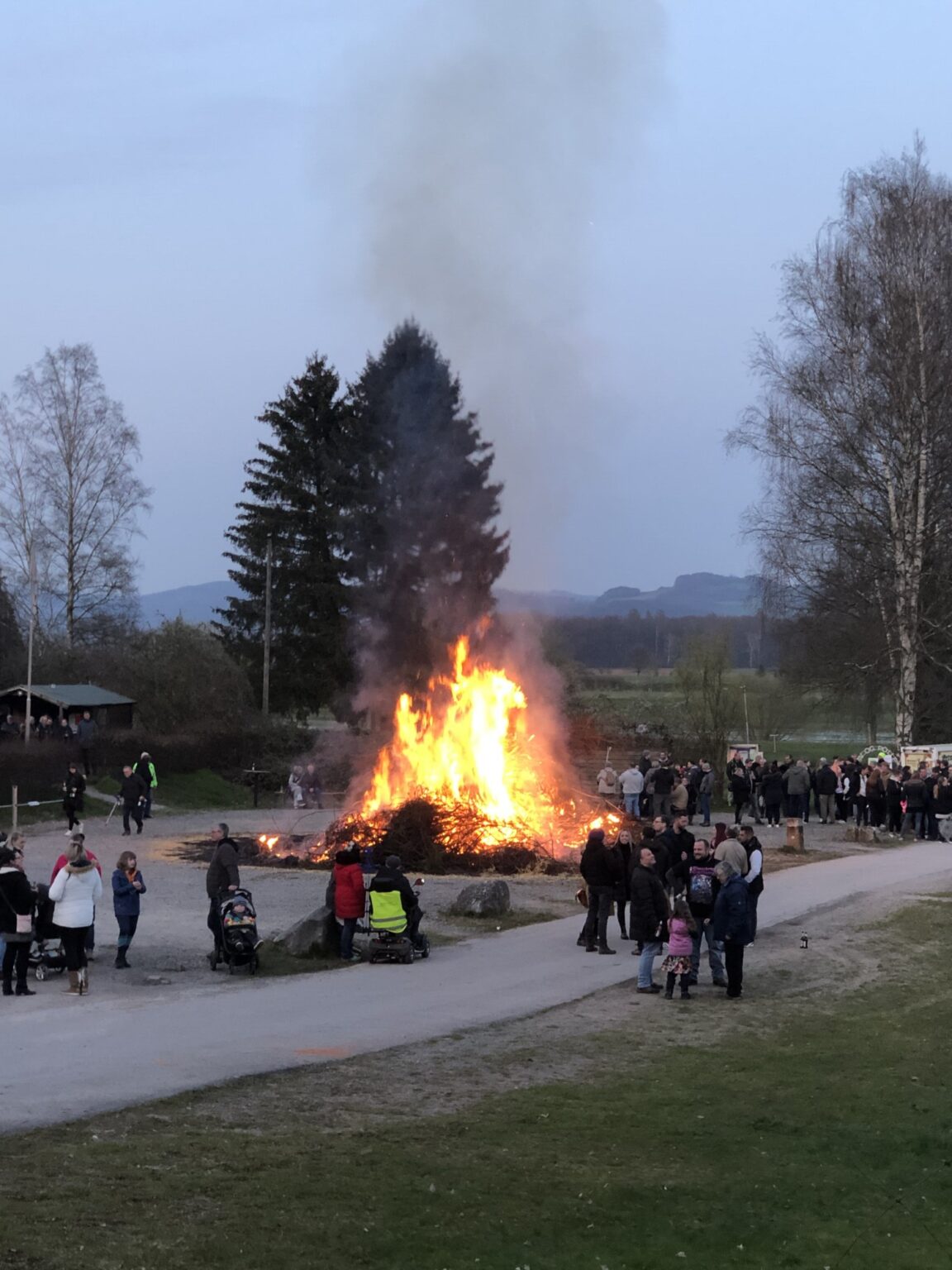 Aufbau Osterfeuer 2024 – Polle